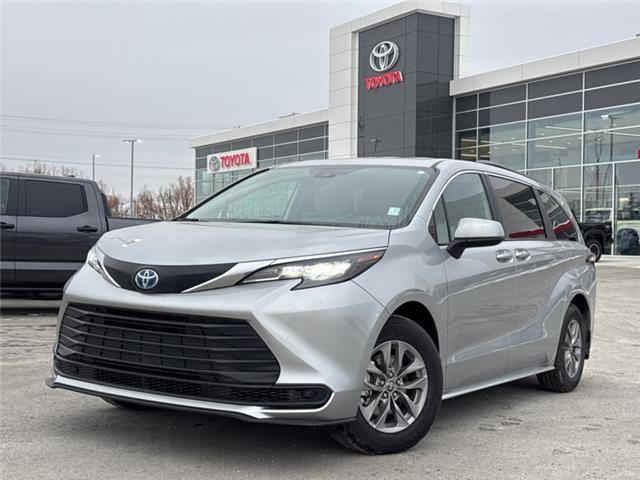 2025 Toyota Sienna LOW MILEAGE / LE TRIM / HEATED CLOTH SEATS / HEATED ...